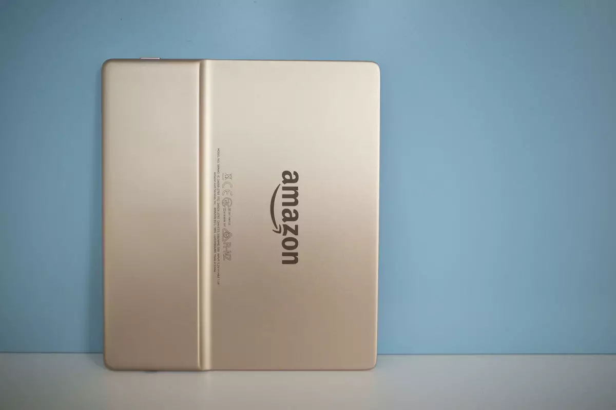 Amazonin uusi Kindle Oasis: Helpompi silmissä, edelleen tuska lompakossa 47453_4