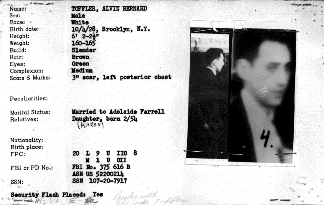 Si Alvin Toffler Inimbestigahan Ng FBI Para sa Mga Aktibidad ng Komunista Ayon Sa Mga Bagong Inilabas na File
