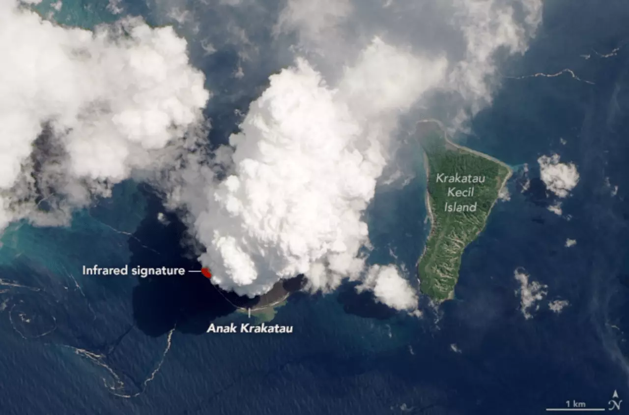 Satélites capturam uma visão estonteante da erupção em curso do Krakatoa