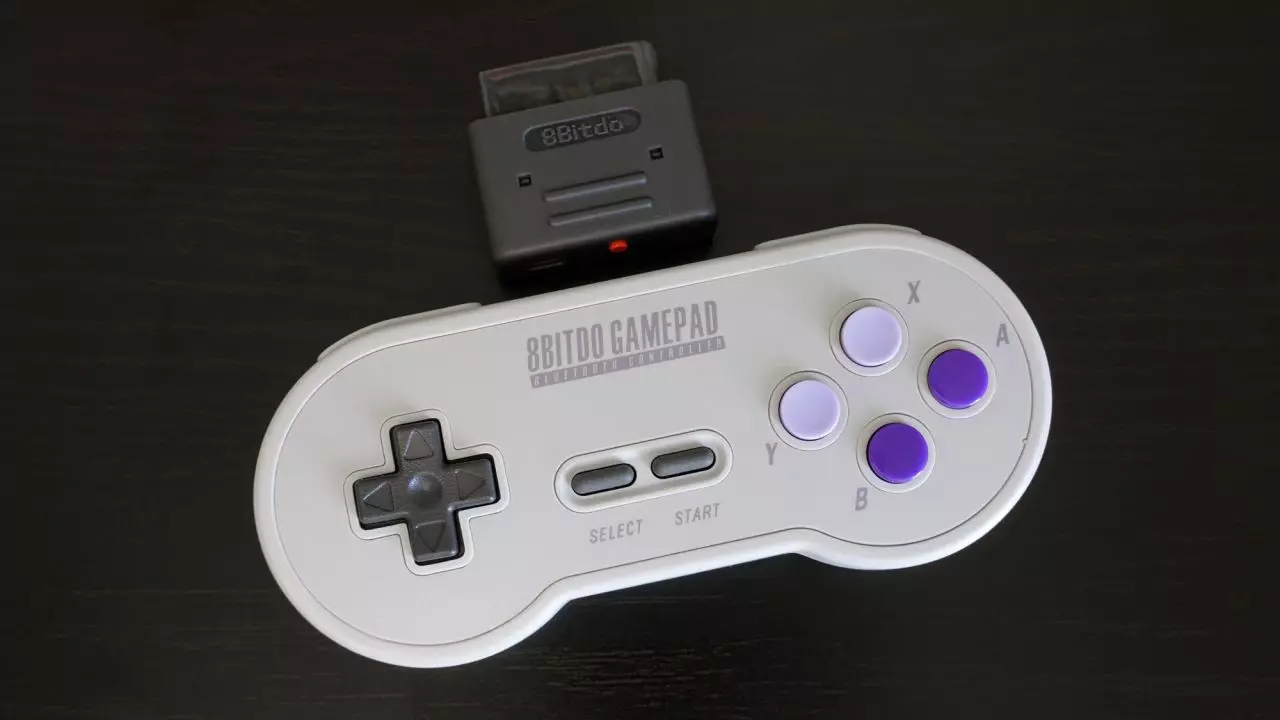 Super Nintendo Clone Yokwezedwa iyi Yatsitsimutsanso Chikondi Changa Pamasewera a 16-Bit