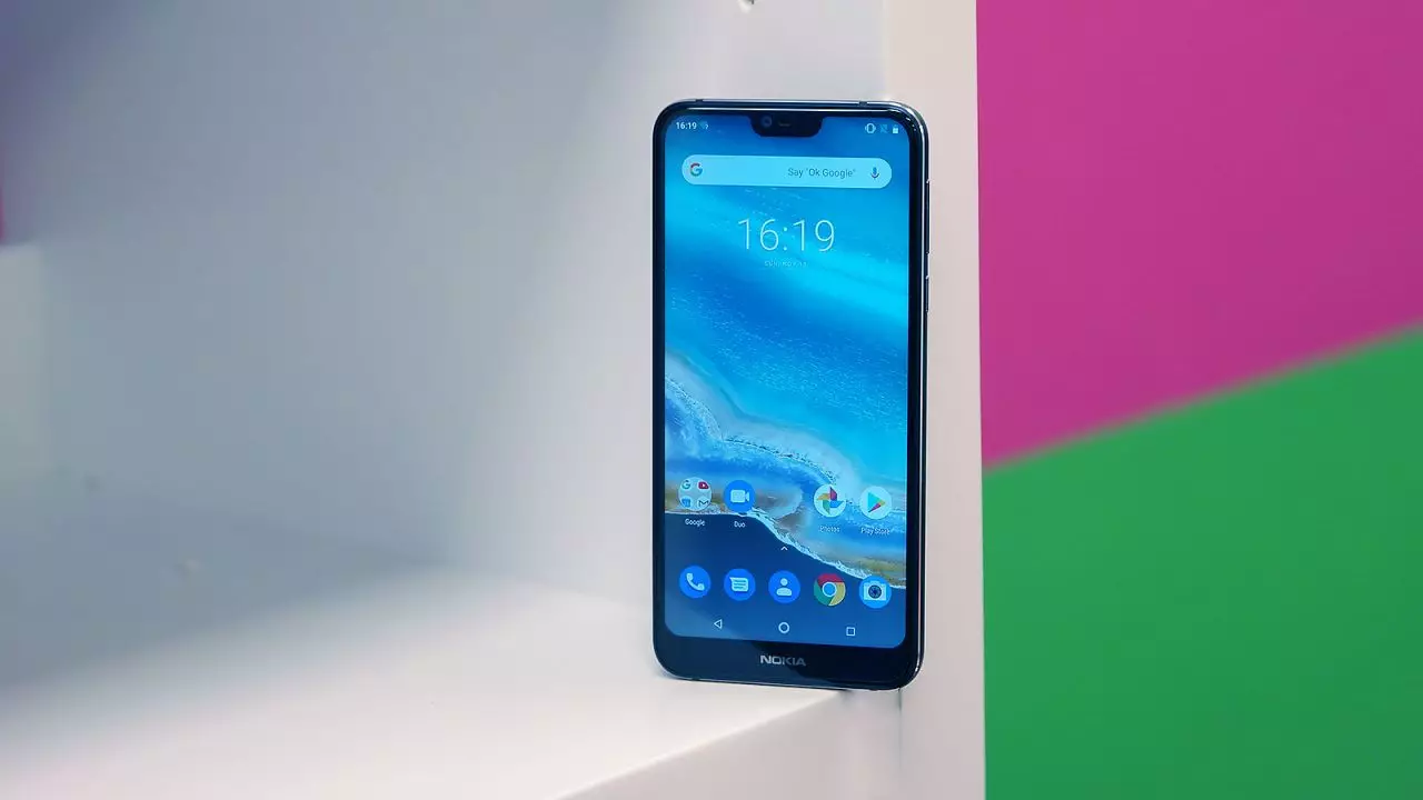 Nokia 7.1 Recenzo: Solida Buĝeta Simpleco