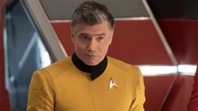 Anson Mount en Ethan Peck kyk terug op hul Star Trek Tour of Duty