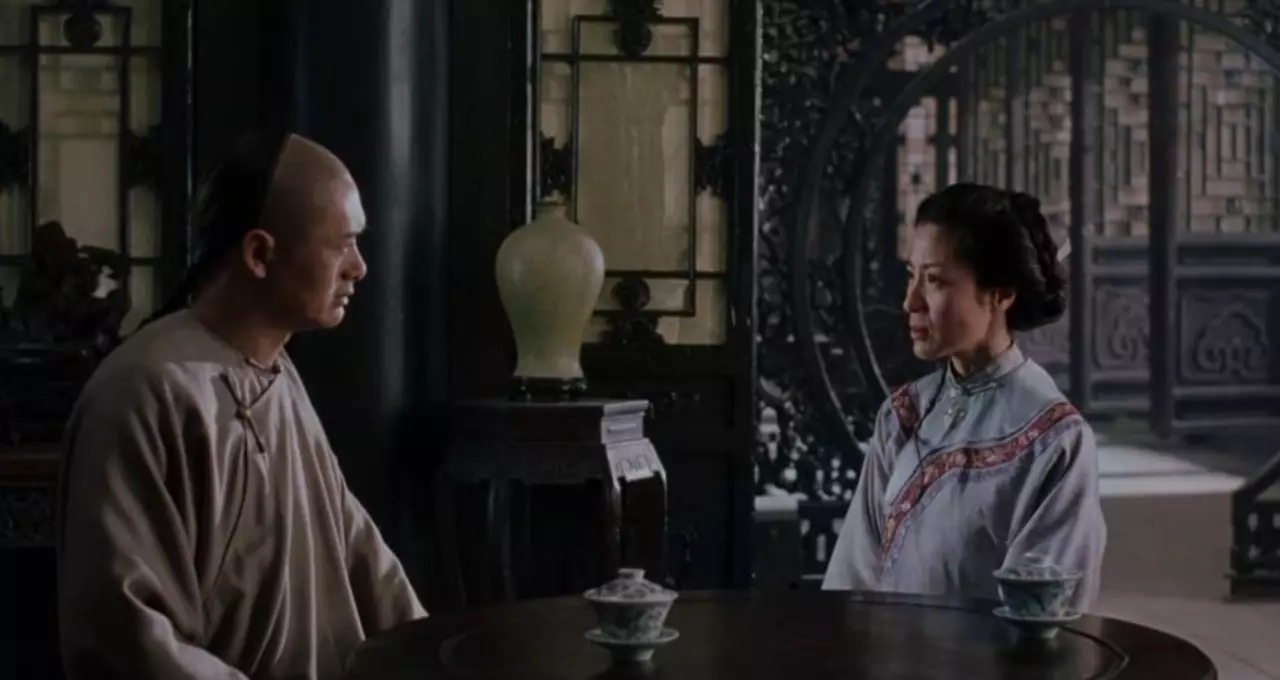 Li Mu Bai (Chow Yun-Fat) in Yu Shu Lien (Michelle Yeoh).