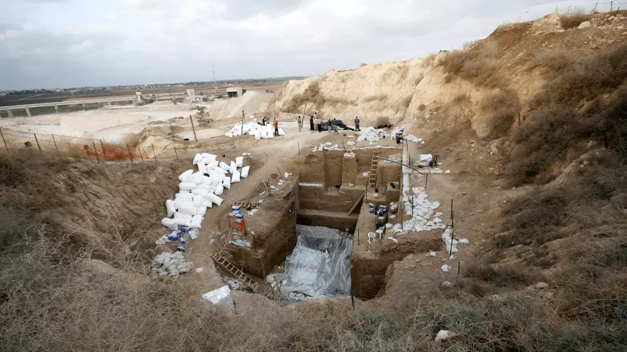 Överraskande mänskliga kvarlevor från israeliskt stenbrott komplicerar vår evolutionära bild