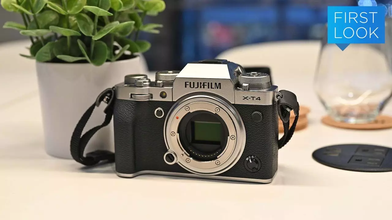 Með Fujifilm X-T4 verður ein af bestu APS-C spegillausu myndavélunum enn betri