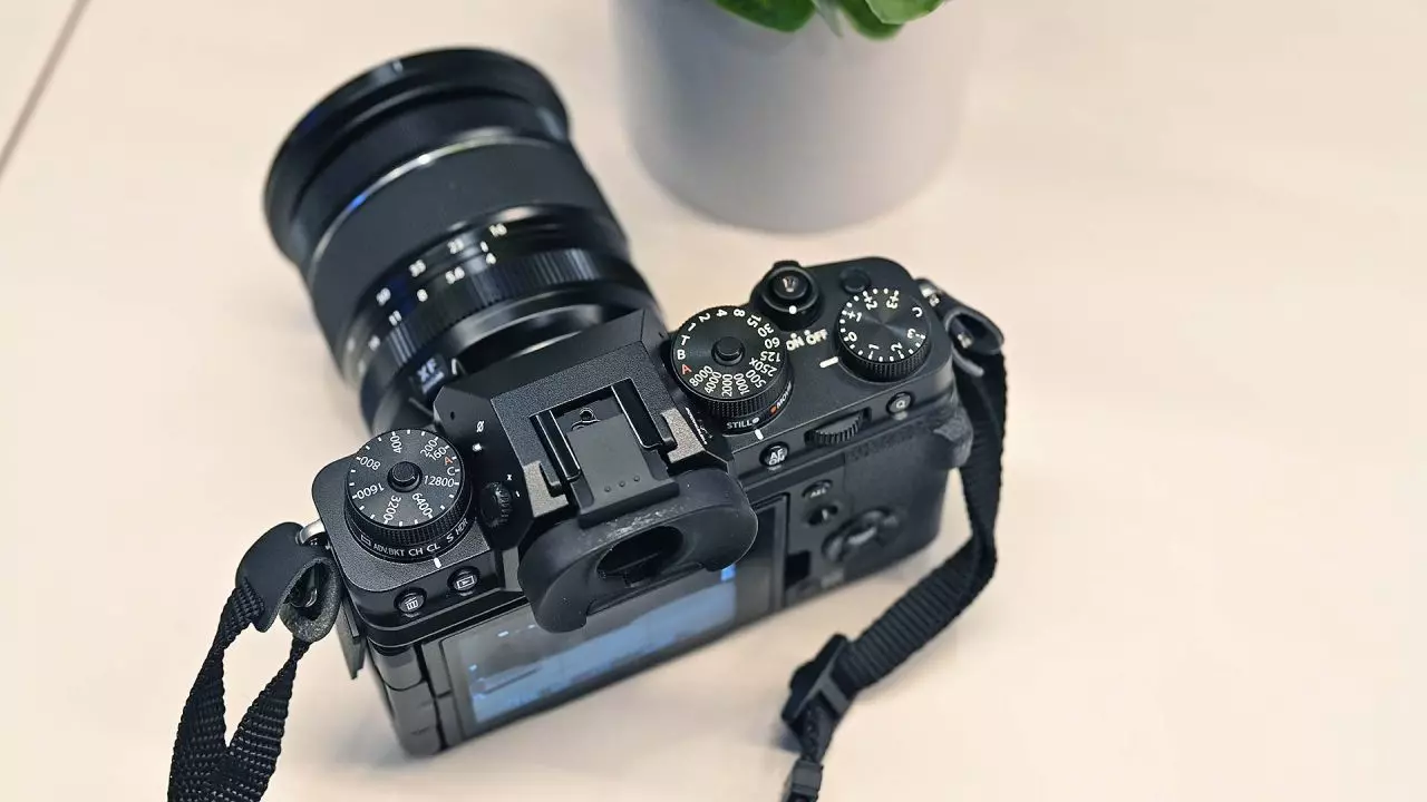 በFujifilm X-T4 ከምርጥ APS-C መስታወት አልባ ካሜራዎች አንዱ የበለጠ የተሻለ ይሆናል። 50073_7