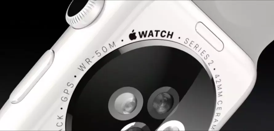 La Apple Watch Serio 2 Estas 'Naĝrezista'