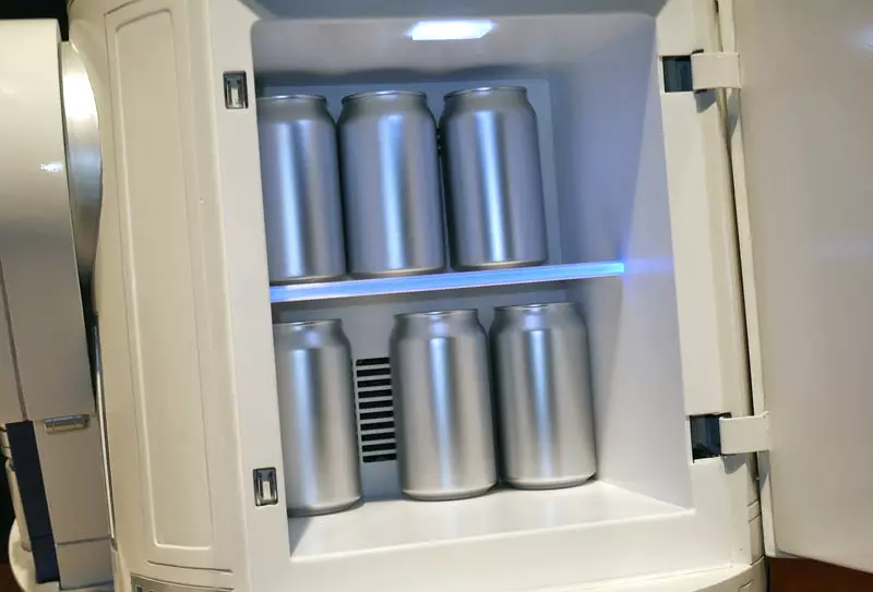 Իրական չափի R2-D2 մինի սառնարան, որն իրականում կարող է մատուցել ձեր ըմպելիքները
