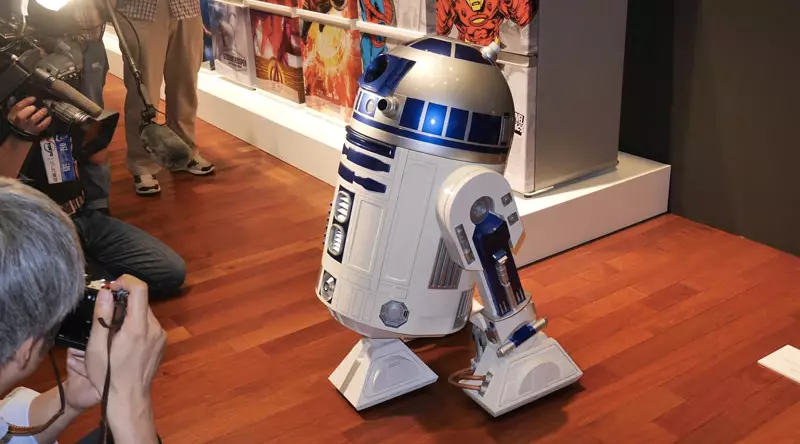 Yon mini-frijidè R2-D2 gwosè lavi ki ka aktyèlman bay bwason ou yo