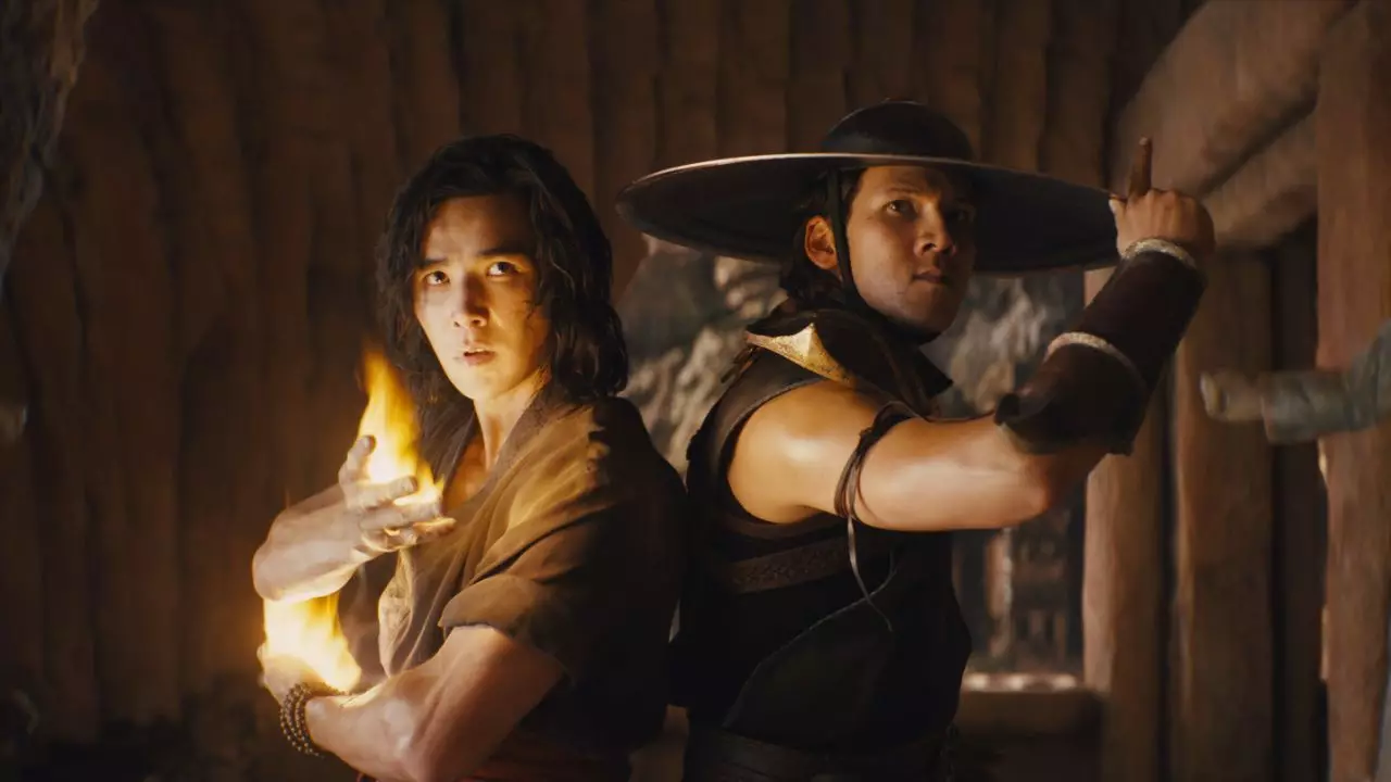 Ludi Lin kot Liu Kang in Max Huang kot Kung Lao sestavljata večjo pestro zasedbo.