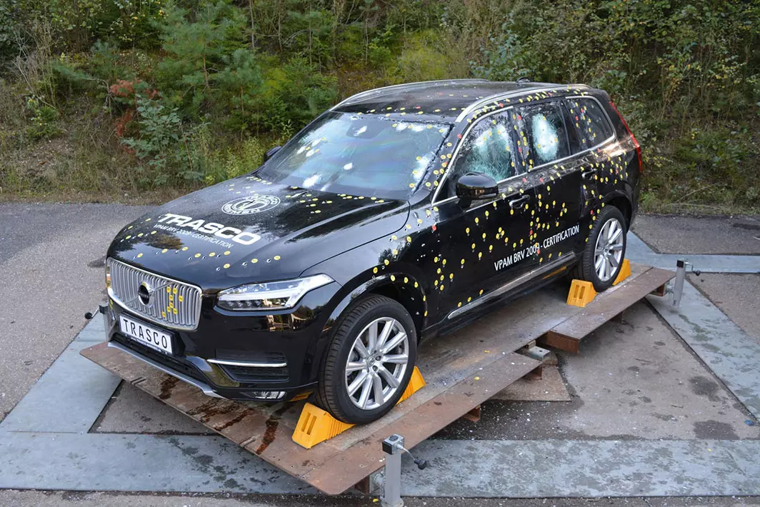 Volvo XC90 დაჯავშნული ჯიპი დაგიცავს ერთ ნაწილზე, როცა ყველაფერი რიგზე იქნება