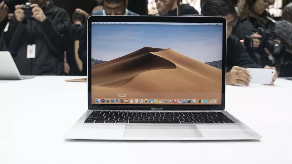 Den neie MacBook Air huet de MacBook e schreckleche Kaf gemaach