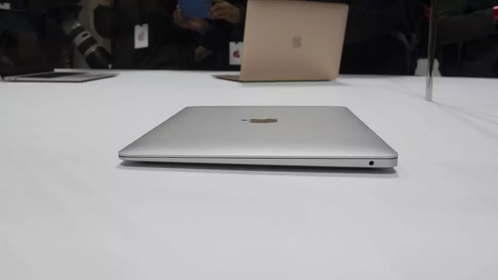 Nov MacBook Air je MacBook naredil grozen nakup