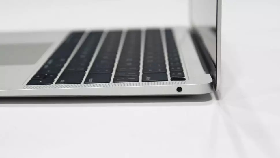 ახალმა MacBook Air-მა MacBook საშინელ შესყიდვად აქცია