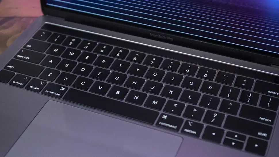 Apple MacBook Pro Baharu Sangat Baik Harganya Hampir Berbaloi