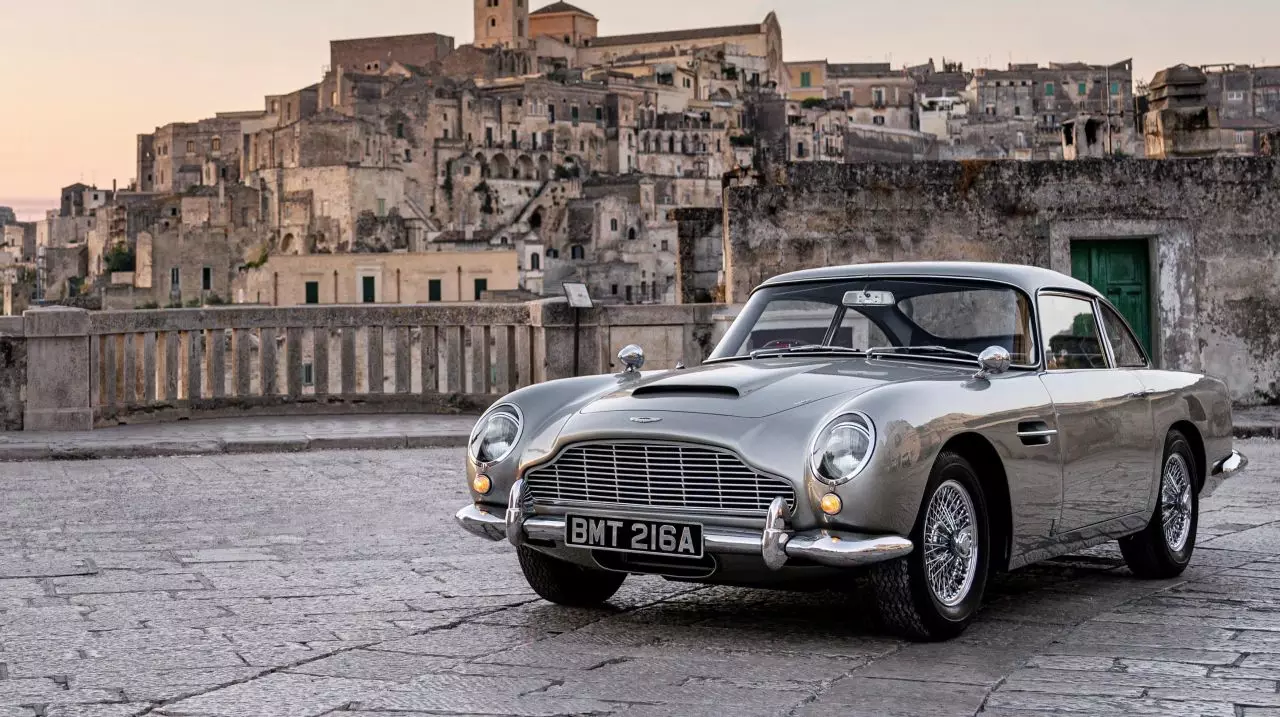 Enkele geweldige old-school Aston Martins zullen in de volgende Bond-film te zien zijn