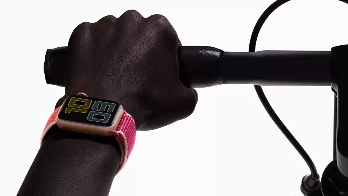 An Teicneolaíocht Chliste Ag Cumhachtú Taispeáint Nua Apple Watch i gCónaí