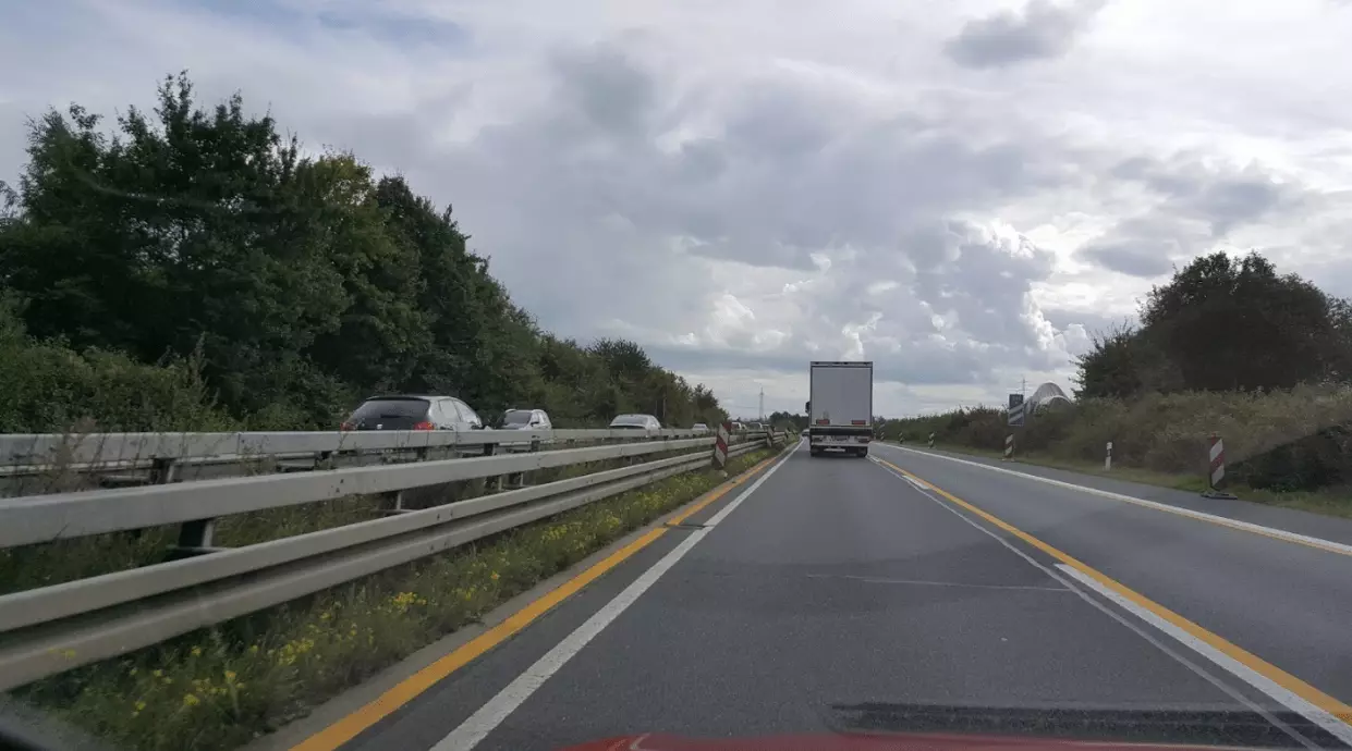 Autobahn Jerman Dinilai Berlebihan