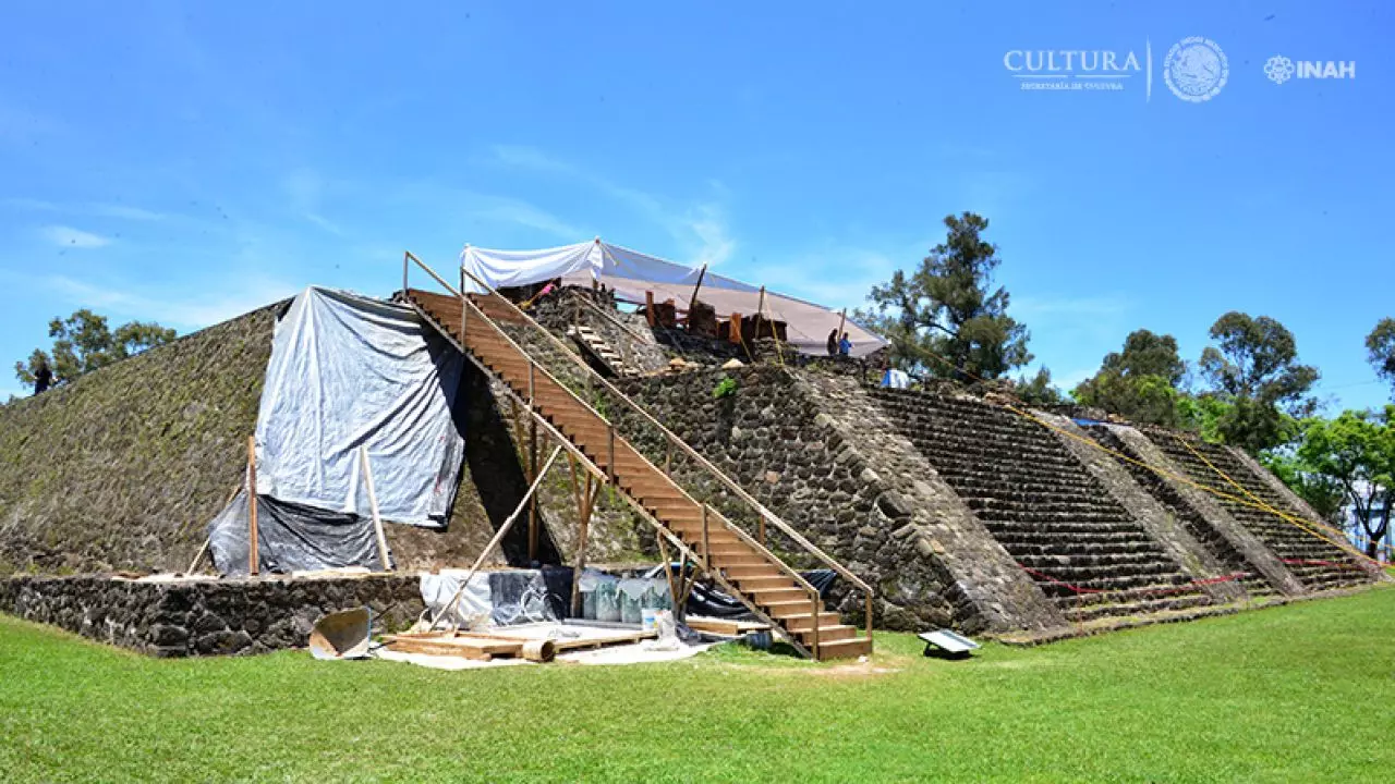 Một trận động đất đã làm hỏng một kim tự tháp ở Mexico và làm lộ ra một ngôi đền Aztec ẩn bên dưới