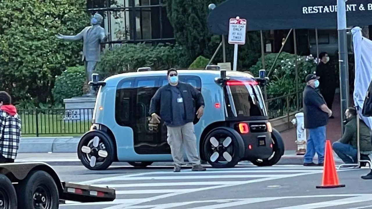 Makina pa shofer Zoox e Amazon, ose ndoshta një iMac G3 në rrota, u vu re në San Francisko