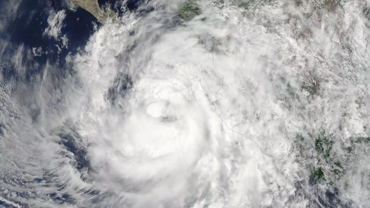 Pinaghandaan ng Mexico ang Sarili Habang Dumadaan ang Hurricane Newton