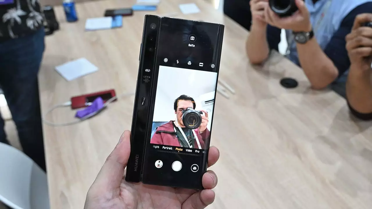 Huawei Mate X നിങ്ങൾ കരുതുന്നതിലും കൂടുതൽ ആവേശകരമാണ്