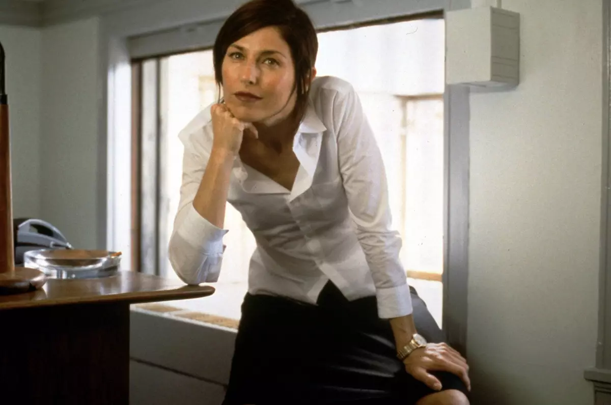 Catherine Keener yog ib lub tsev muaj zog hauv Being John Malkovich.