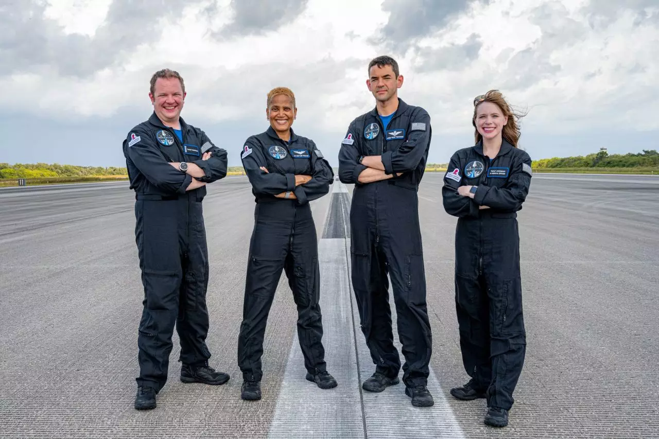 Првиот целосно цивилен екипаж: Крис Семброски, Сиан Проктор, Џаред Исакман и Хејли Арсено. (Слика: Inspiration4/SpaceX)
