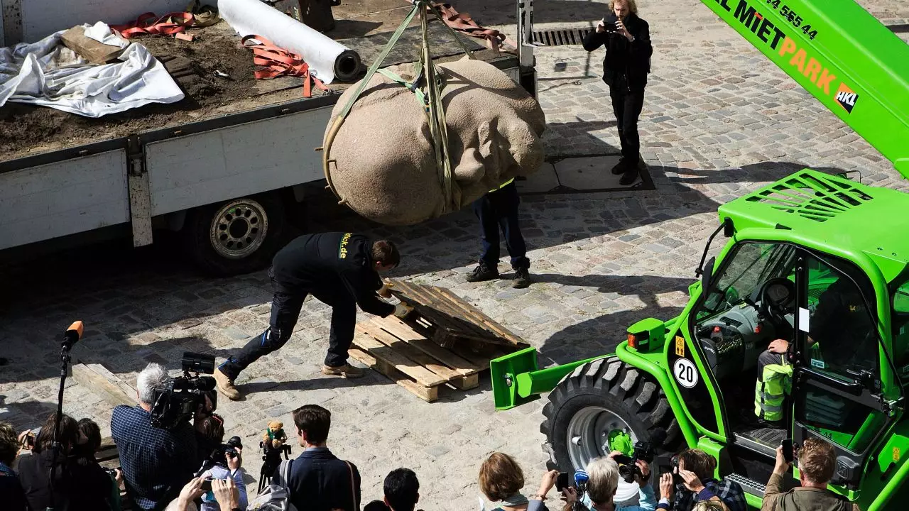 Keturių tonų Lenino galva buvo iškasta Berlyne