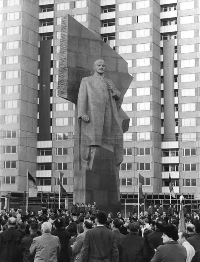 Një kokë prej katër tonësh e Leninit u gërmua në Berlin