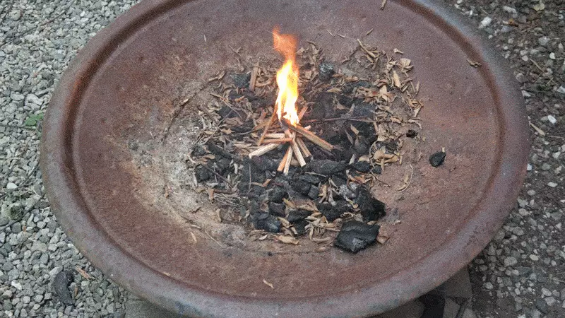 Paano Gumawa ng Limang Campfire na Kakailanganin Mo