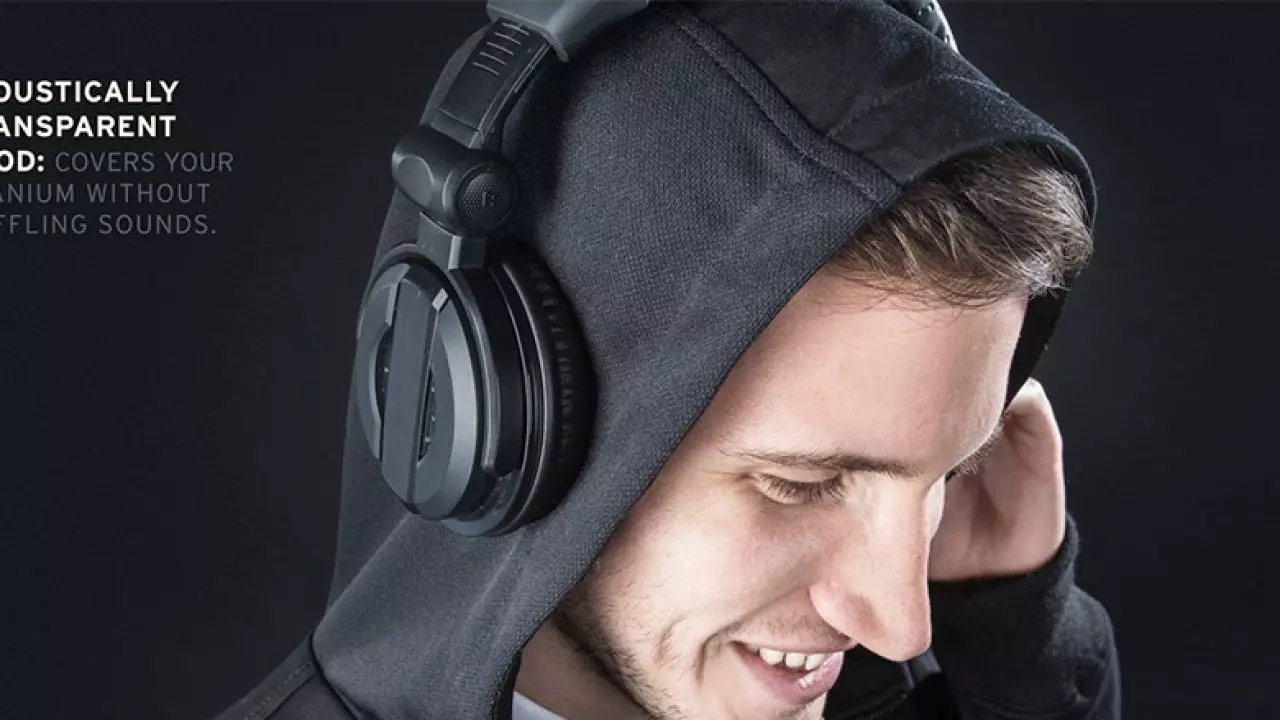 Hoodie Terbuat Dari Bahan Speaker Tidak Akan Meredam Headphone Anda