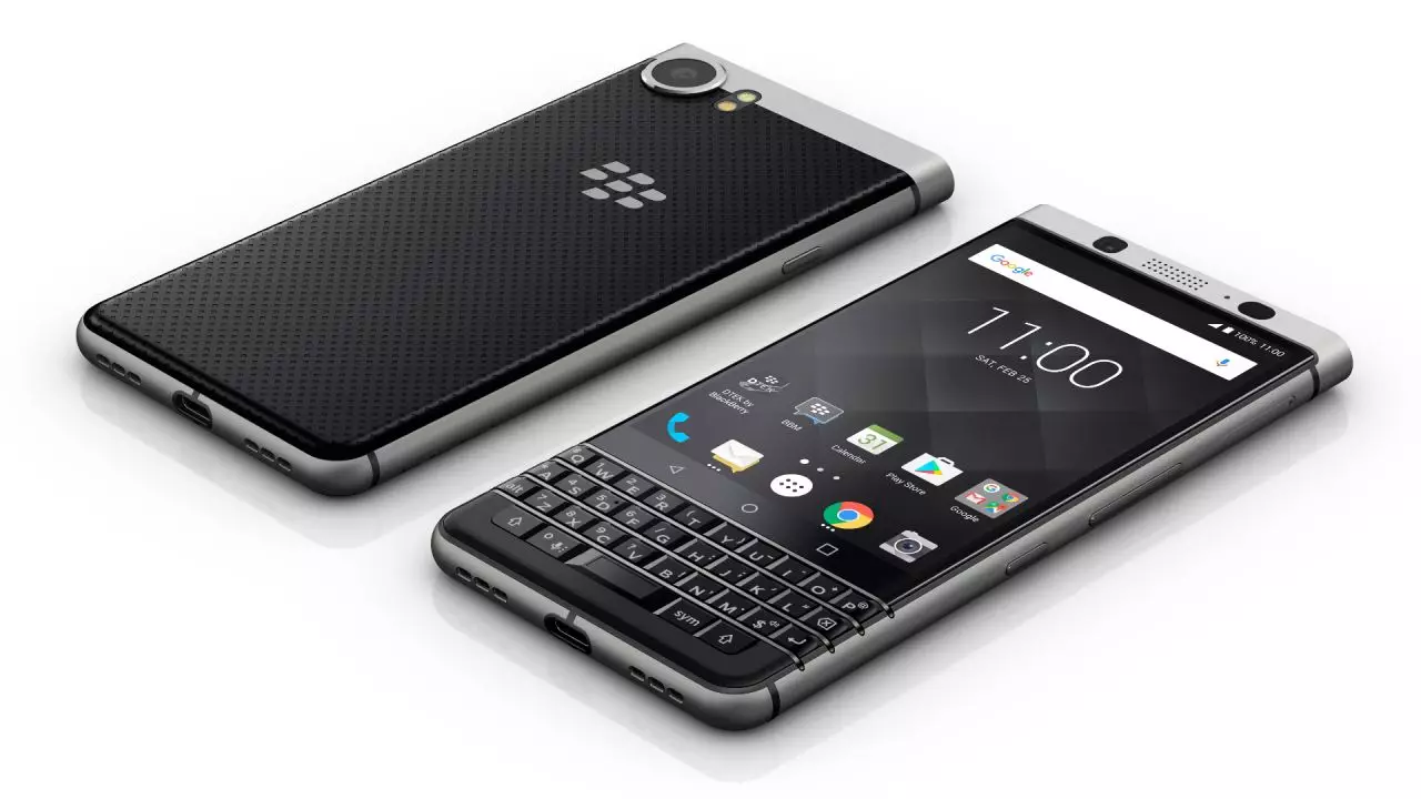 Blackberry သည် KEYone ဖြင့် ယခုတစ်ကြိမ်တွင် အမှန်တကယ် ပြန်လာပါပြီ။