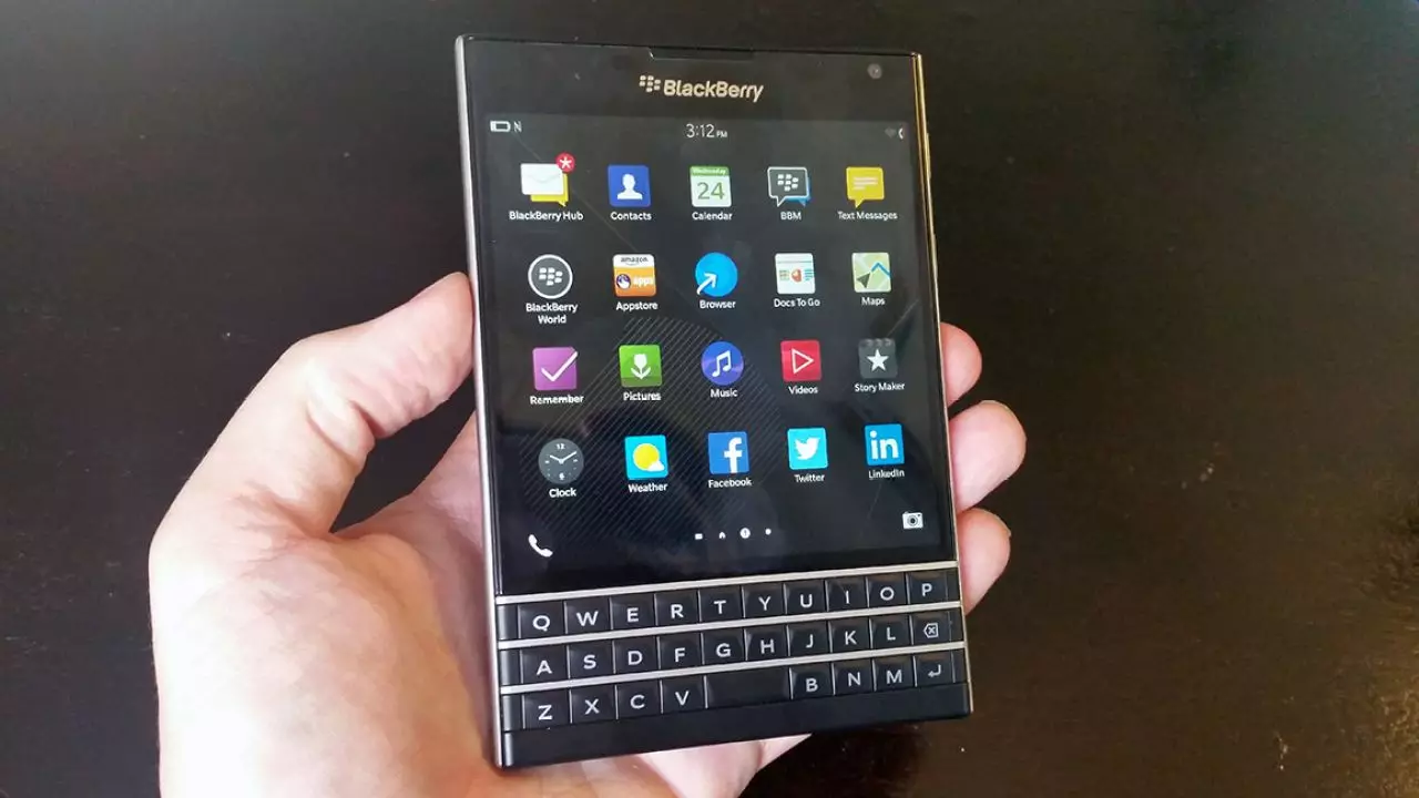 Blackberry паспорт: Австралийн гар