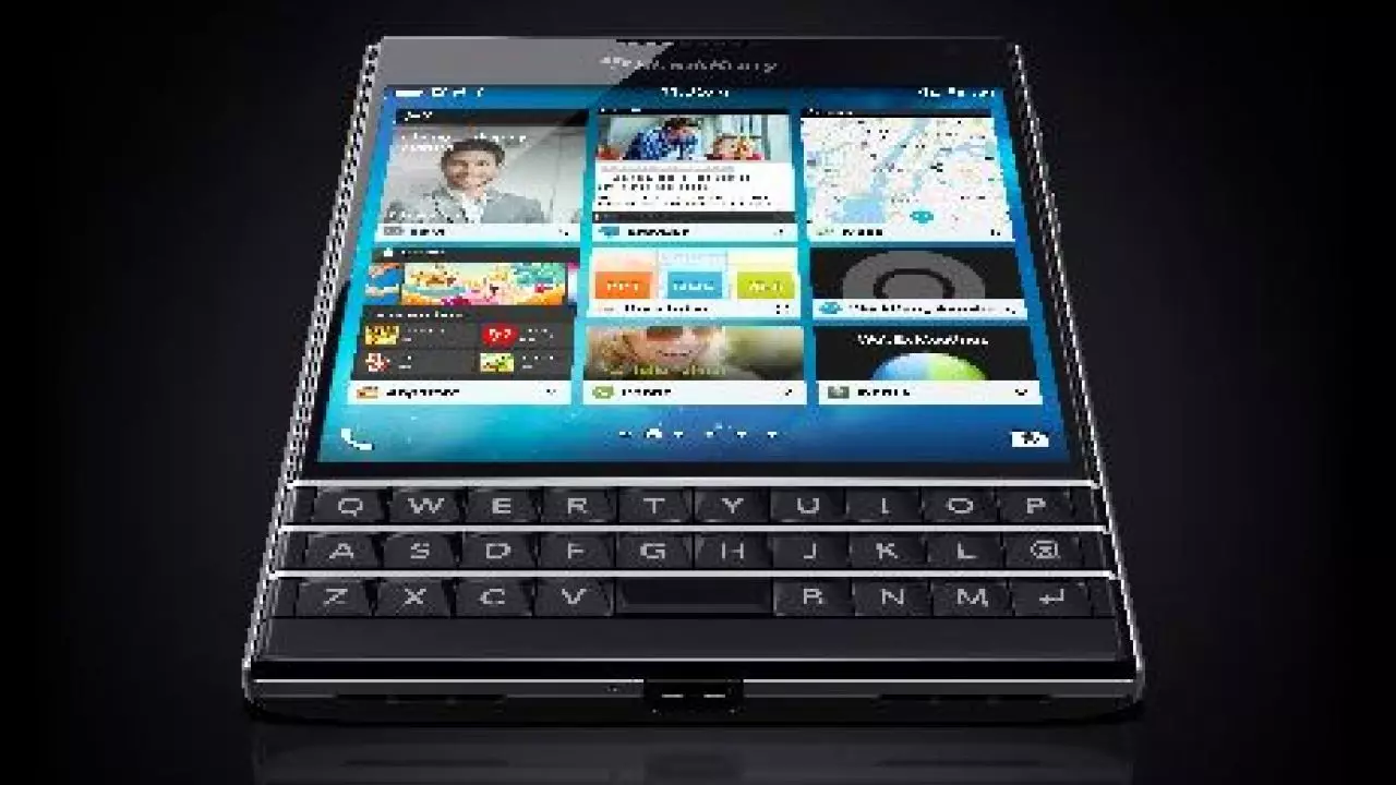 BlackBerry e Tseba Smartphone ea Passport: Hip To Be Square?