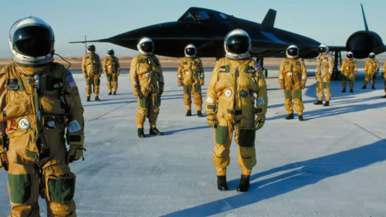 De SR-71 Blackbird naam hjoed 50 jier lyn syn earste flecht