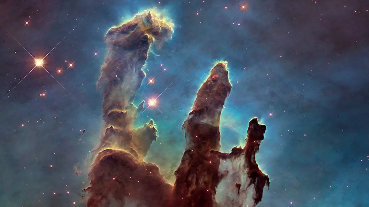 Fira Hubbles födelsedag genom att tårfyllt granska dess bästa bilder
