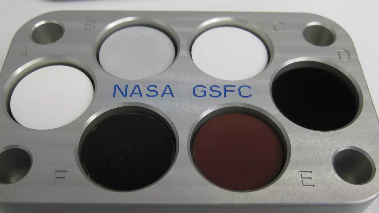 Varför NASA lanserade ett av de svartaste materialen som någonsin gjorts i rymden
