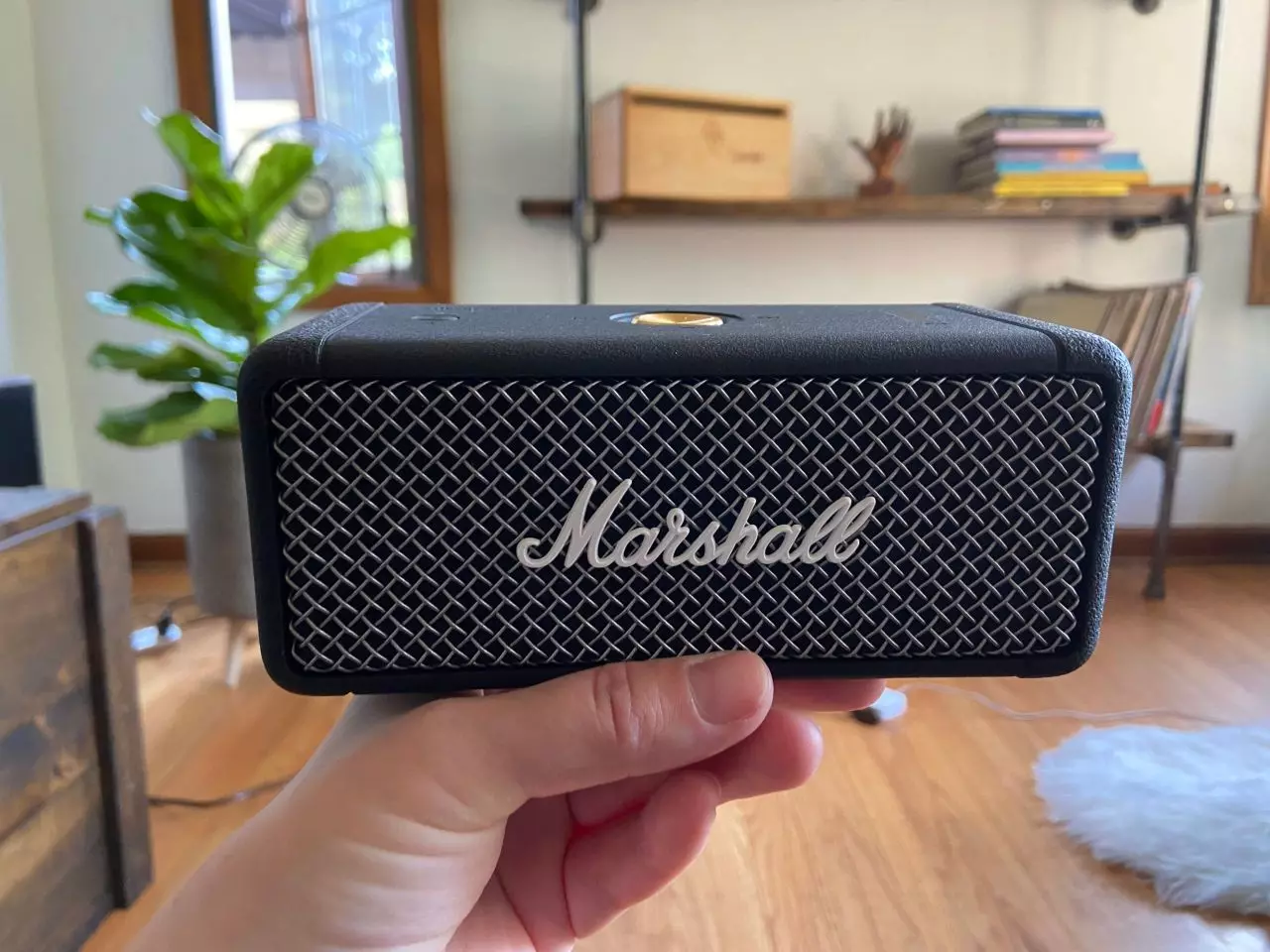 Marshallov novi vodootporni Bluetooth zvučnik zvuči dobro kao što izgleda 56282_3