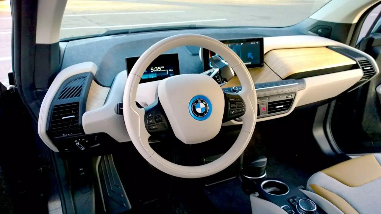 BMW i3-ն ընդդեմ Chevrolet Bolt-ի. ո՞րն է ամենալավ էլեկտրական լյուկը: