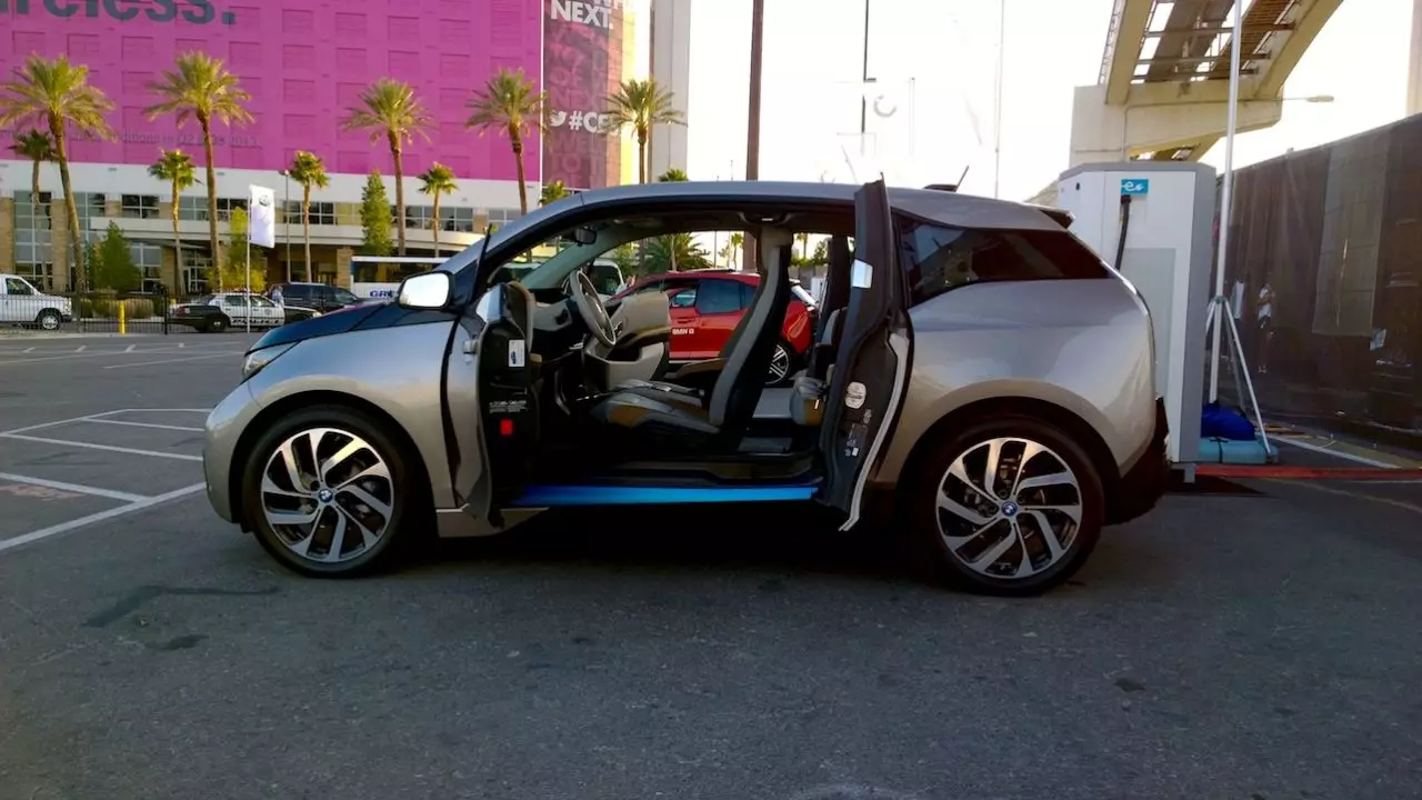 BMW i3-ն ընդդեմ Chevrolet Bolt-ի. ո՞րն է ամենալավ էլեկտրական լյուկը: