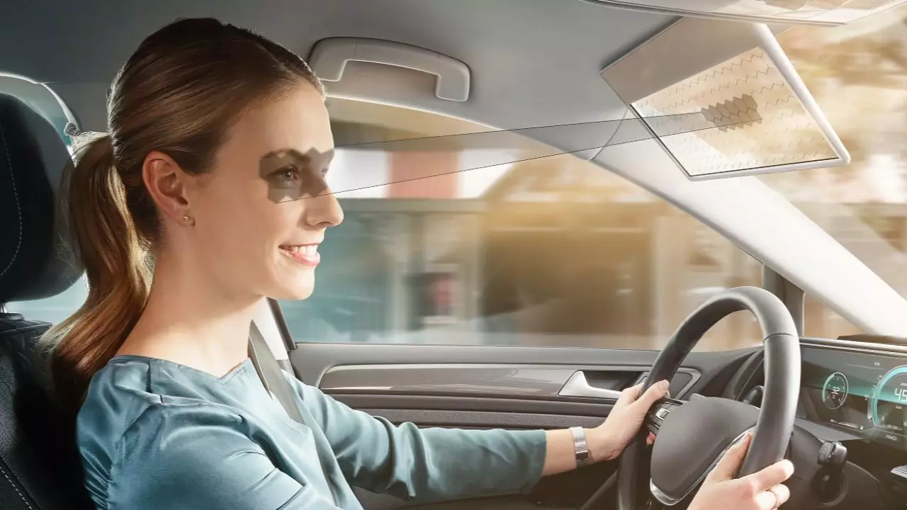 Bosch LCD automašīnas vizieris neļauj jums redzēt ceļu tikai tur, kur saule ir jūsu acīs