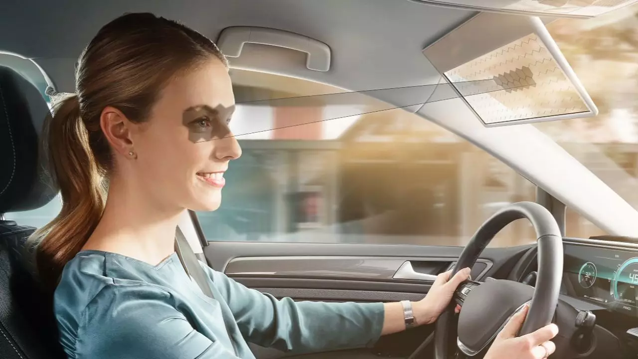 Bosch's LCD Car Visor ඔබේ ඇස්වල සූර්යයා සිටින මාර්ගය පමණක් අවහිර කරයි