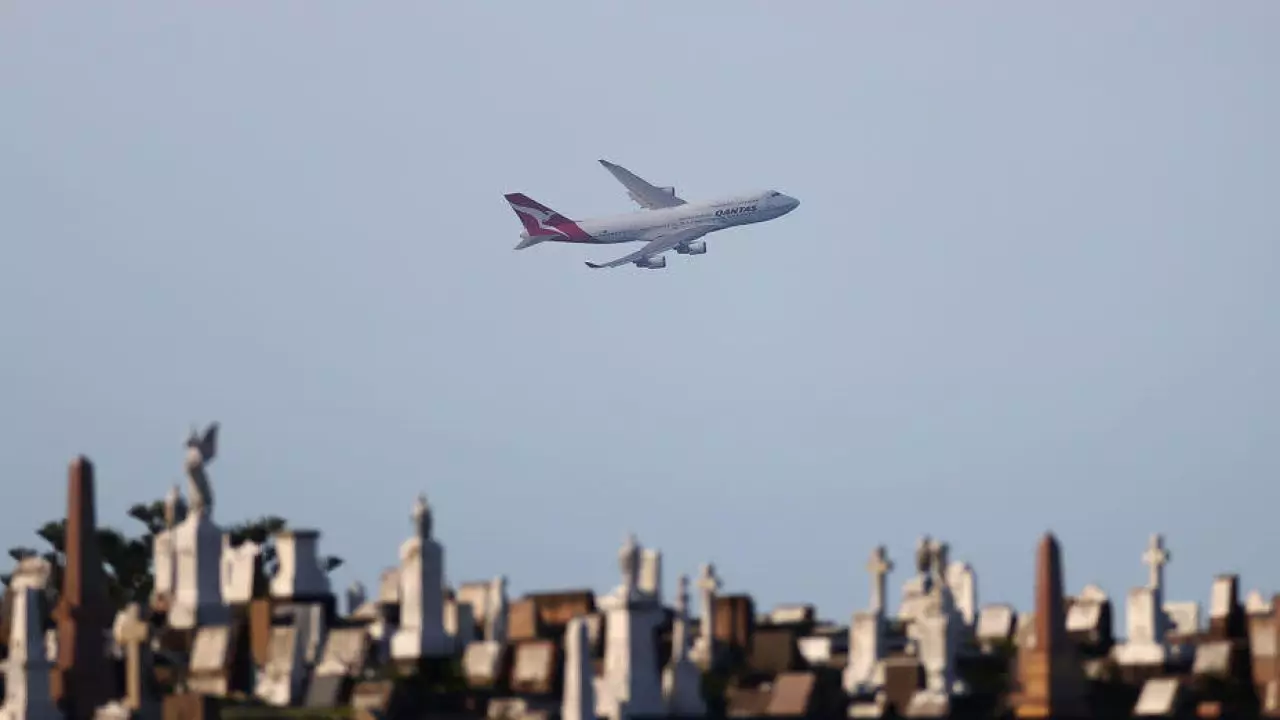 Qantas Anapulumutsa Booze ku Boeing 747s Yake Yowonongeka Ndipo Anagulitsa M'mabawa Odzaza Zonse.