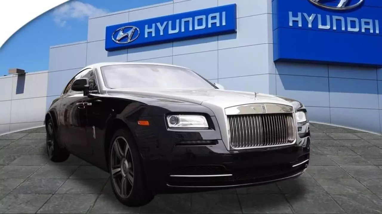 O lena Rolls-Royce Mai le Fa'atauga a le Hyundai e i ai se Tala'aga Manaia