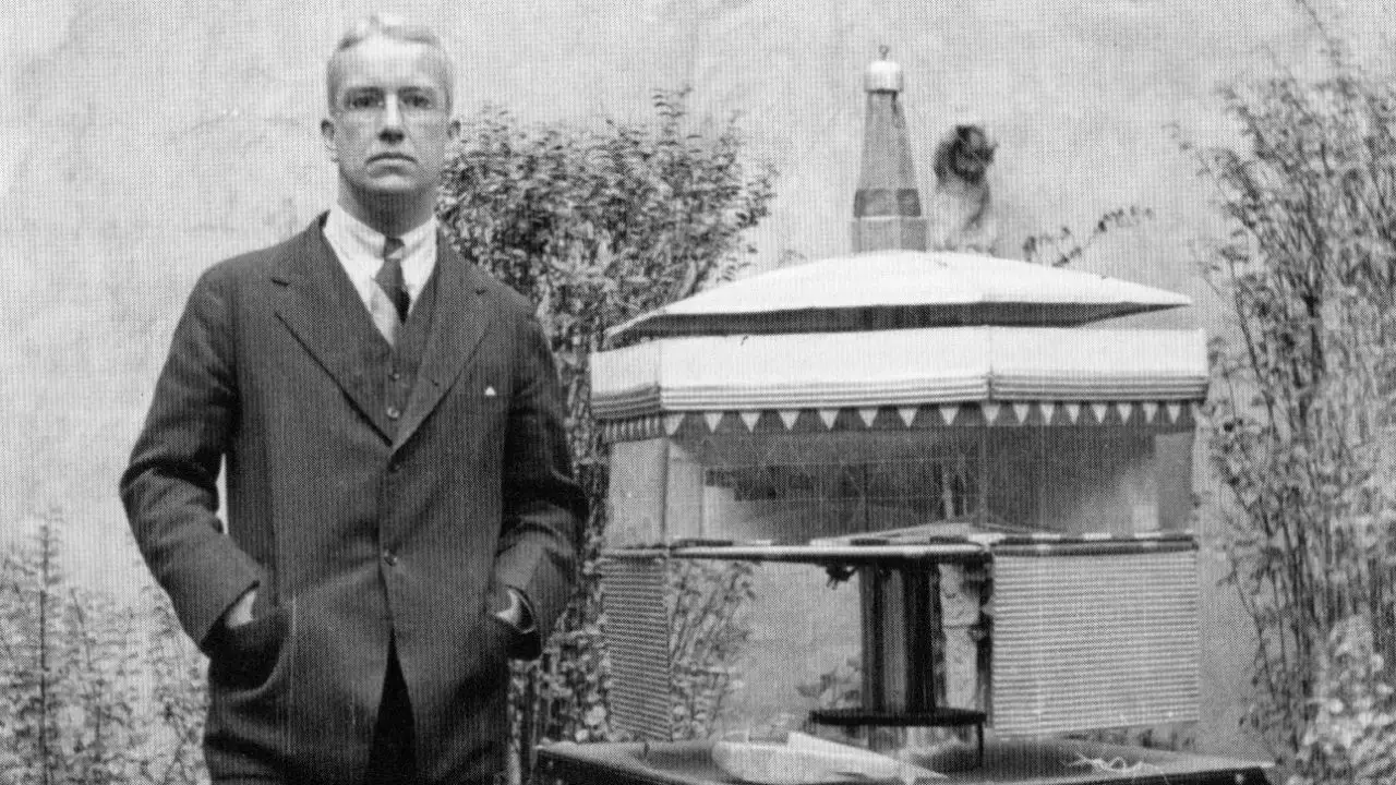 FBI Pomaliza Yatulutsa Mafayilo Ake Pa Radical Designer Buckminster Fuller