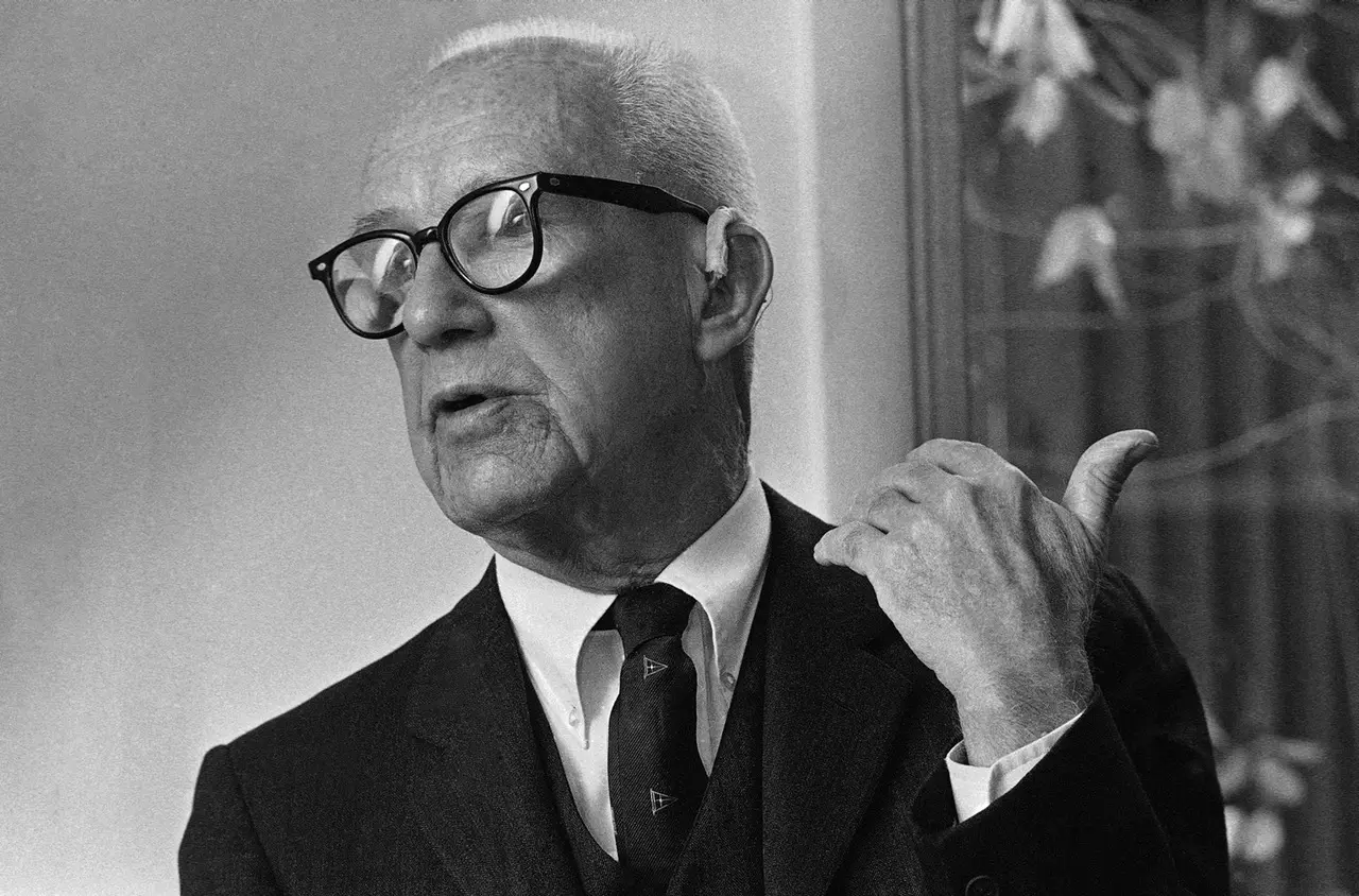 FBI Pomaliza Yatulutsa Mafayilo Ake Pa Radical Designer Buckminster Fuller