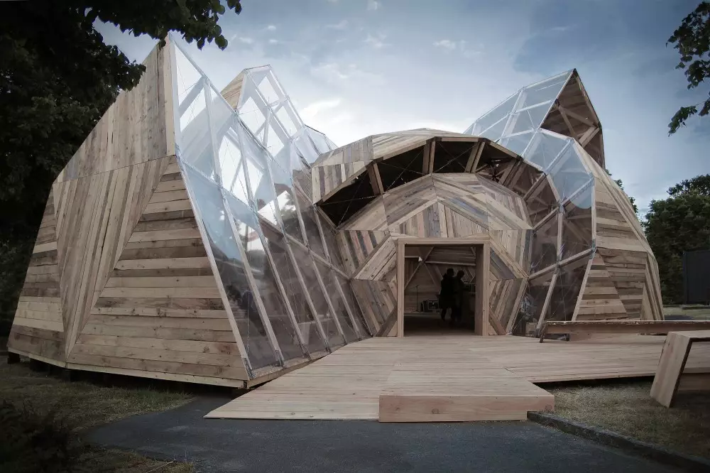 Denne fantastiske geodætiske kuppel huser et dansk politisk nedkast