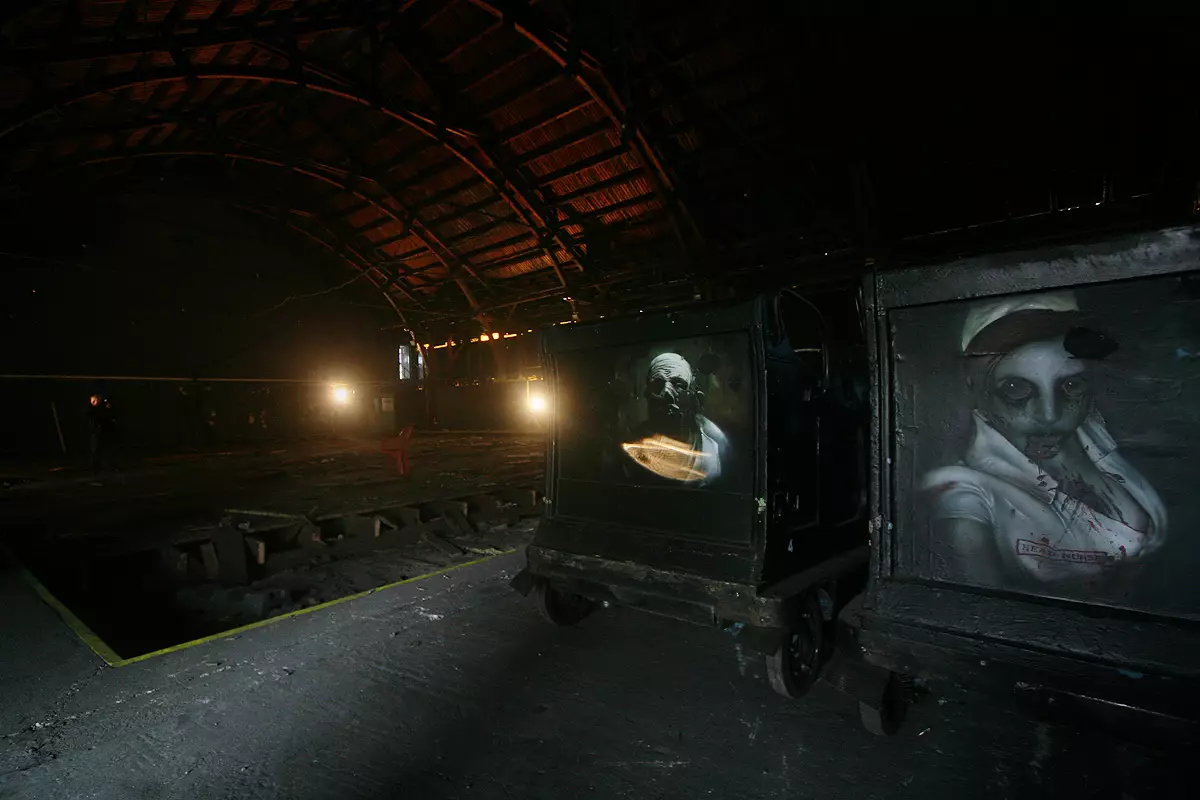Dentro dos restos fantasmagóricos do parque de diversões condenado de Budapeste