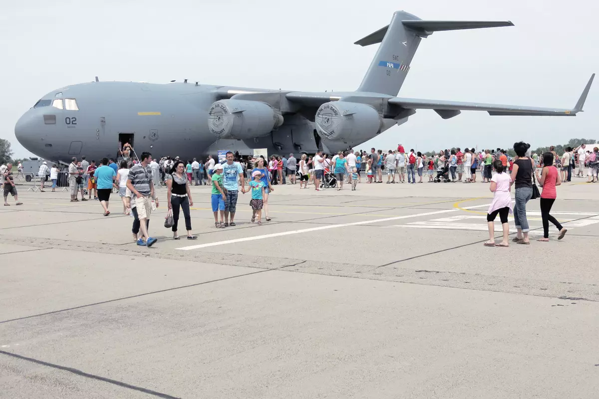 C-17 Globemaster uchuvchi gigantga yaqin sayohat